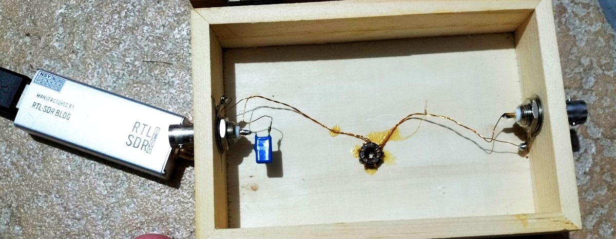 QRSS RECEPTION WITH AN OLD VERSION 3 RTL.SDR DONGLE AND A LOOP ANTENNA!